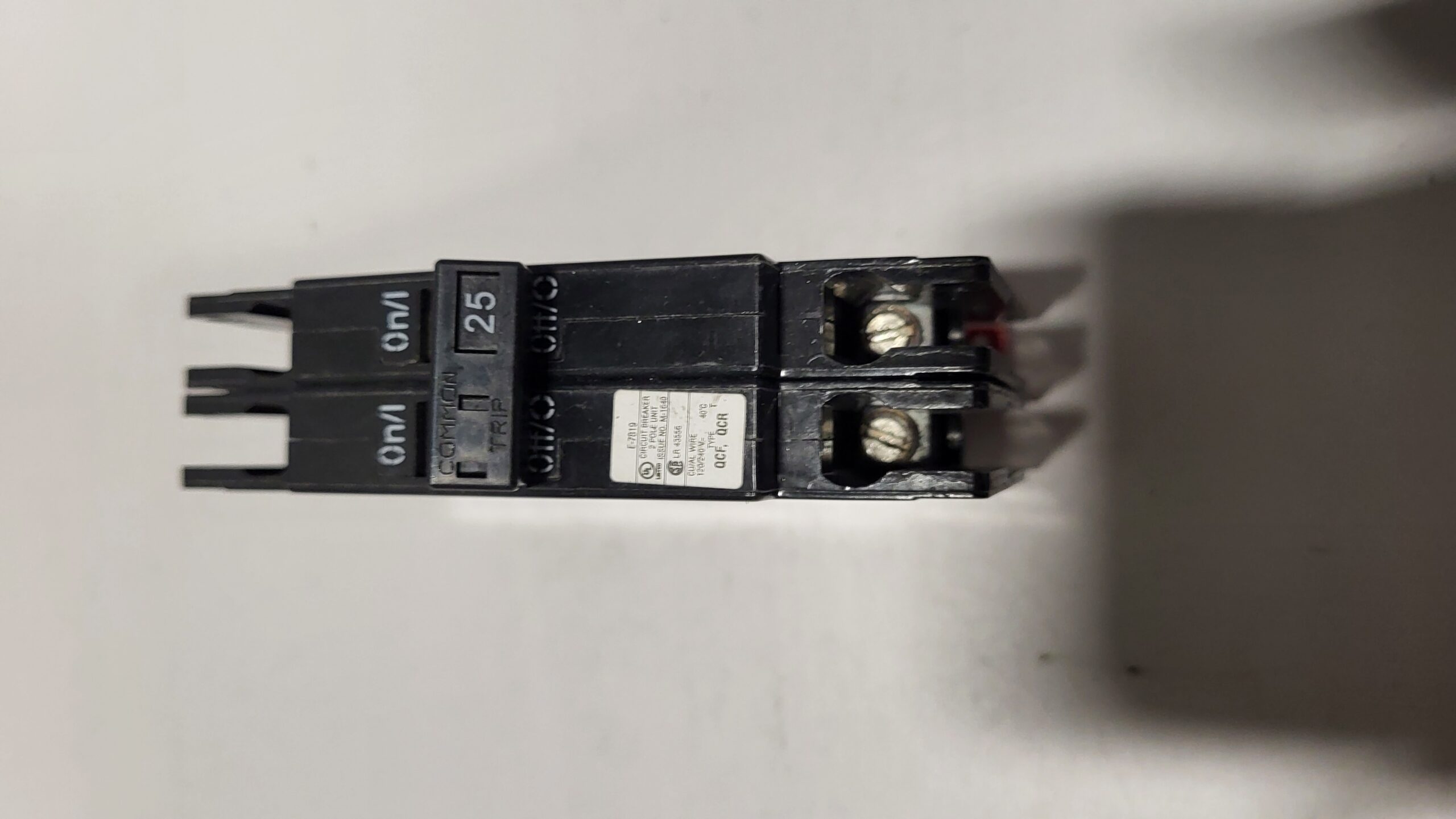 CIRCUIT BREAKER 25A 2P 120/240V - SIB Electric Inc
